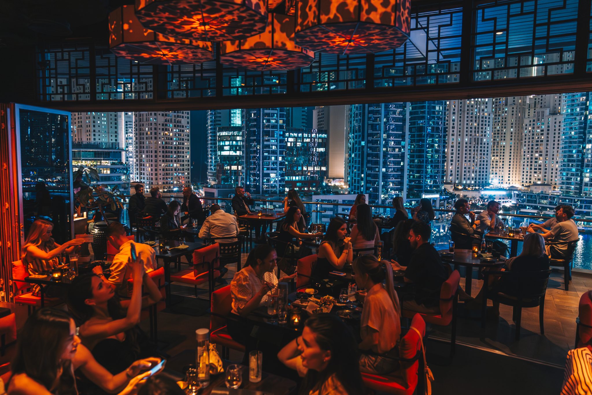 Lock, Stock & Barrel JBR » Live Music & Finger Lickin’ Food