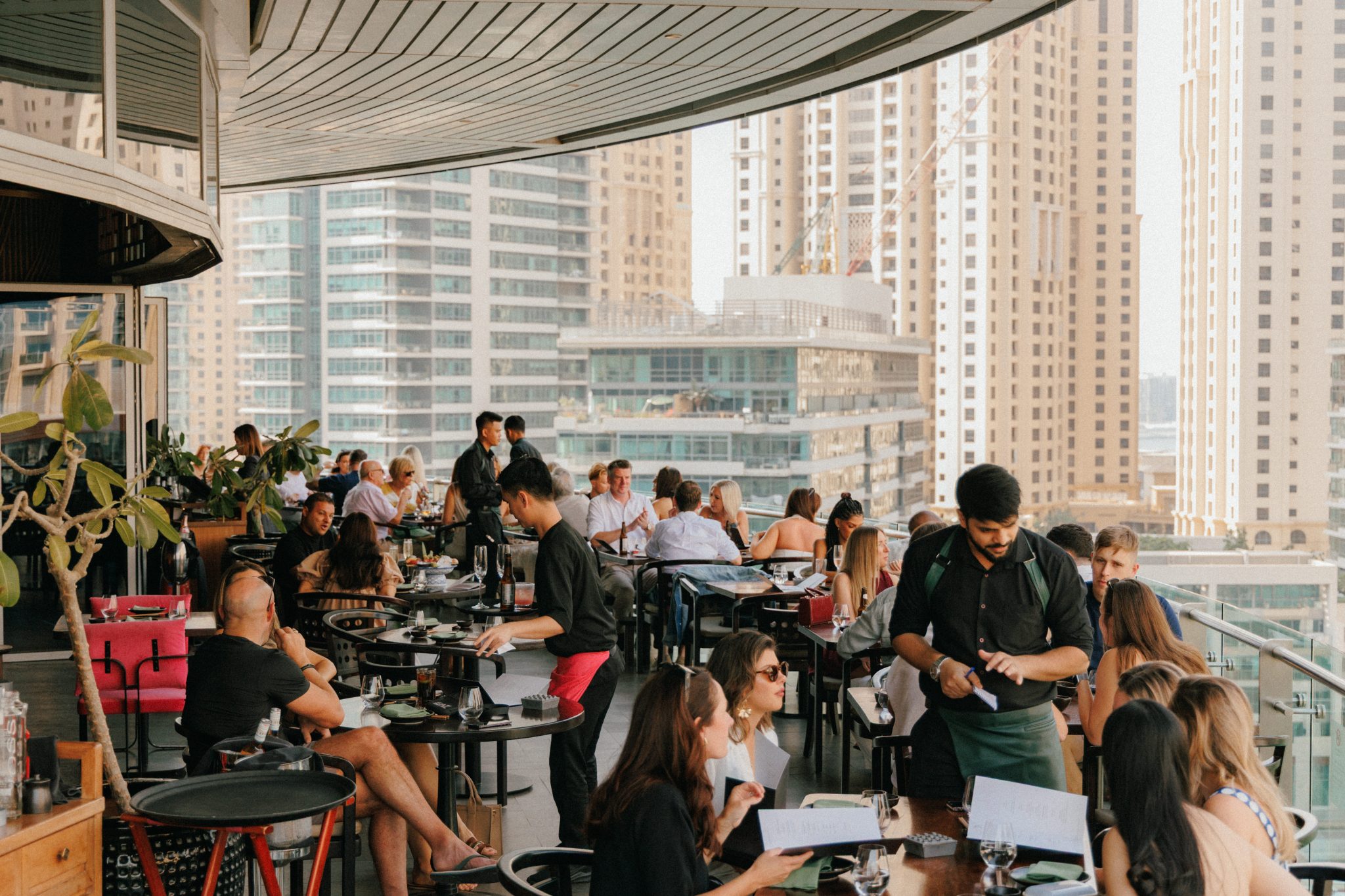 Lock, Stock & Barrel JBR » Live Music & Finger Lickin’ Food